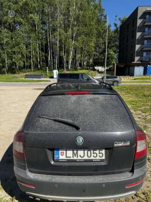 Black Skoda Octavia Scout 2012 in Vilnius, with an engine capacity of 1.97 L and mileage of 299 thousand km for 5200 €, photo 8 on AUTOMOTO.COM.LV