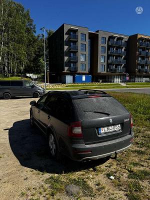 Black Skoda Octavia Scout 2012 in Vilnius, with an engine capacity of 1.97 L and mileage of 299 thousand km for 5200 €, photo 10 on AUTOMOTO.COM.LV
