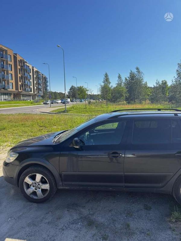 Black Skoda Octavia Scout 2012 in Vilnius, with an engine capacity of 1.97 L and mileage of 299 thousand km for 5200 €, photo 10 on AUTOMOTO.COM.LV