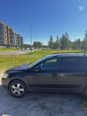 Black Skoda Octavia Scout 2012 in Vilnius, with an engine capacity of 1.97 L and mileage of 299 thousand km for 5200 €, photo 11 on AUTOMOTO.COM.LV