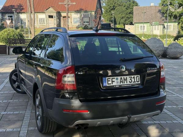 Melns Skoda Octavia Scout 2012 Raseiniai, ar dzinēja tilpumu 2.00 L un nobraukumu 285 tūkst. km par 5350 €, foto 7 vietnē AUTOMOTO.COM.LV
