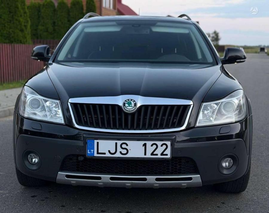 Melns Skoda Octavia Scout 2012 Viļņa, ar dzinēja tilpumu 1.97 L un nobraukumu 250 tūkst. km par 5450 €, foto 3 vietnē AUTOMOTO.COM.LV