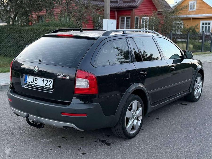 Melns Skoda Octavia Scout 2012 Viļņa, ar dzinēja tilpumu 1.97 L un nobraukumu 250 tūkst. km par 5450 €, foto 5 vietnē AUTOMOTO.COM.LV