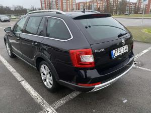 Melns Skoda Octavia Scout 2015 Klaipėda, ar dzinēja tilpumu 1.97 L un nobraukumu 255 tūkst. km par 9200 €, foto 3 vietnē AUTOMOTO.COM.LV