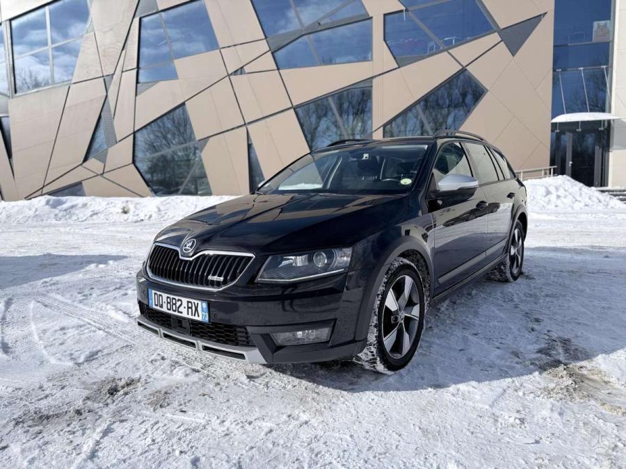 Black Skoda Octavia Scout 2015 in Siauliai, with an engine capacity of 1.97 L and mileage of 225 thousand km for 8200 €, photo 6 on AUTOMOTO.COM.LV