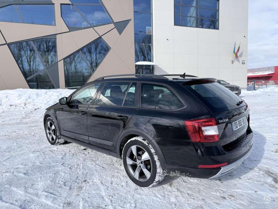 Black Skoda Octavia Scout 2015 in Siauliai, with an engine capacity of 1.97 L and mileage of 225 thousand km for 8200 €, photo 12 on AUTOMOTO.COM.LV