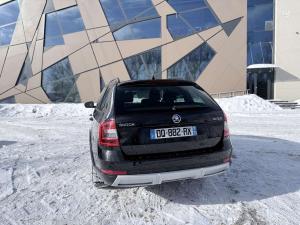 Black Skoda Octavia Scout 2015 in Siauliai, with an engine capacity of 1.97 L and mileage of 225 thousand km for 8200 €, photo 13 on AUTOMOTO.COM.LV