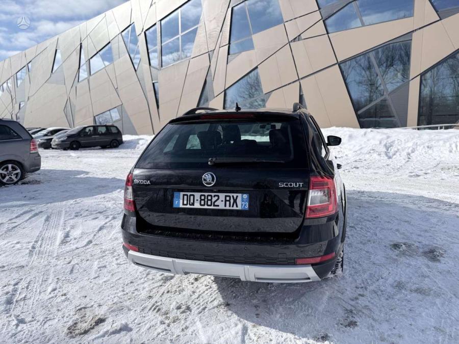 Black Skoda Octavia Scout 2015 in Siauliai, with an engine capacity of 1.97 L and mileage of 225 thousand km for 8200 €, photo 14 on AUTOMOTO.COM.LV