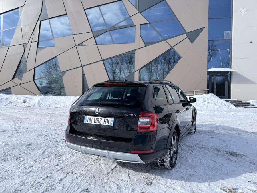 Black Skoda Octavia Scout 2015 in Siauliai, with an engine capacity of 1.97 L and mileage of 225 thousand km for 8200 €, photo 15 on AUTOMOTO.COM.LV