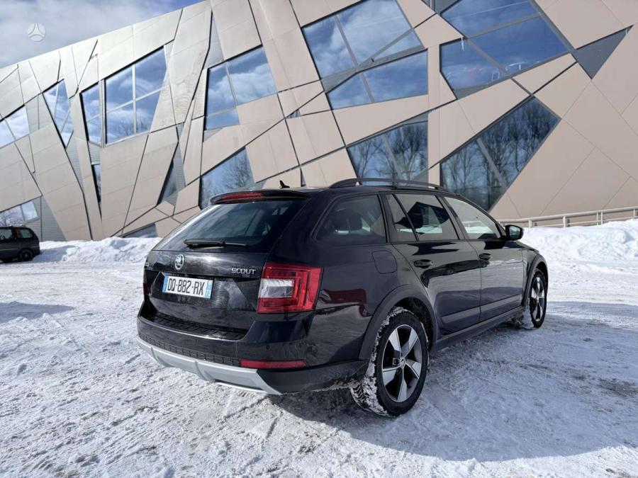Black Skoda Octavia Scout 2015 in Siauliai, with an engine capacity of 1.97 L and mileage of 225 thousand km for 8200 €, photo 16 on AUTOMOTO.COM.LV