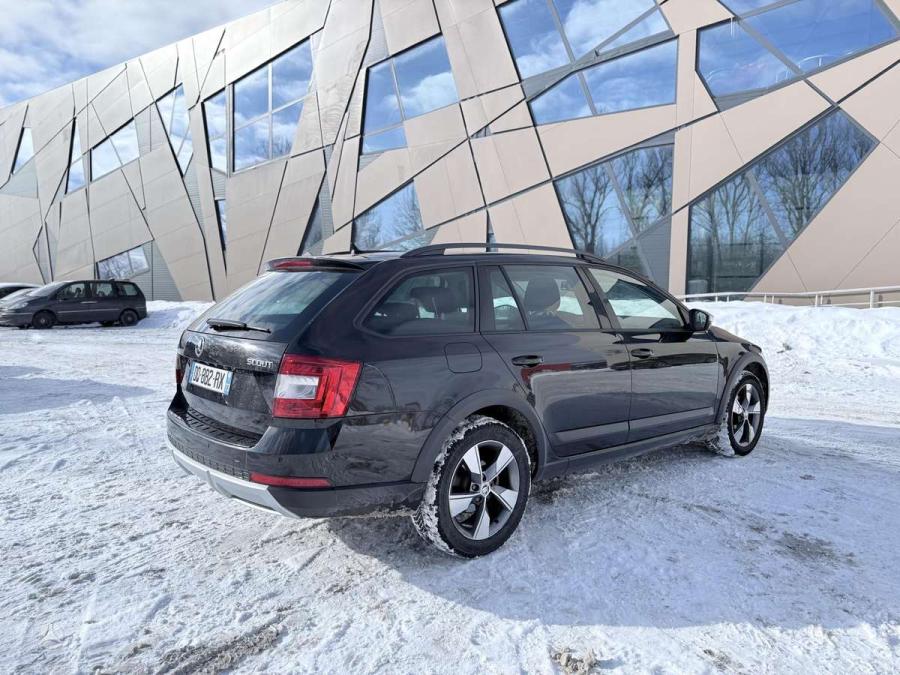 Black Skoda Octavia Scout 2015 in Siauliai, with an engine capacity of 1.97 L and mileage of 225 thousand km for 8200 €, photo 18 on AUTOMOTO.COM.LV