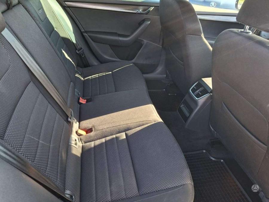 Melns Skoda Octavia Scout 2015 Viļņa, ar dzinēja tilpumu 2.00 L un nobraukumu 287 tūkst. km par 8800 €, foto 18 vietnē AUTOMOTO.COM.LV