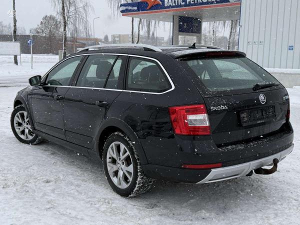 Black Skoda Octavia Scout 2016 in Rokiskis, with an engine capacity of 2.00 L and mileage of 340 thousand km for 6750 €, photo 4 on AUTOMOTO.COM.LV