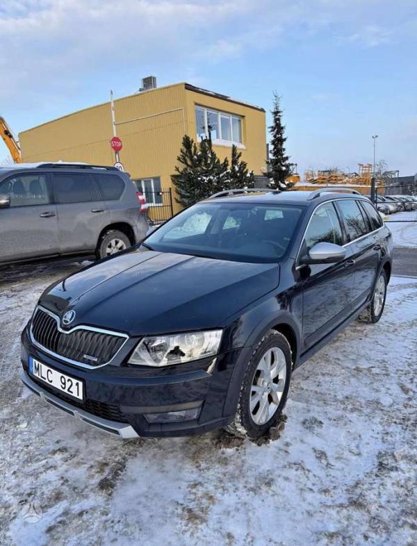 Black Skoda Octavia Scout 2017 in Moletai, with an engine capacity of 2.00 L and mileage of 320 thousand km for 8000 €, photo 2 on AUTOMOTO.COM.LV