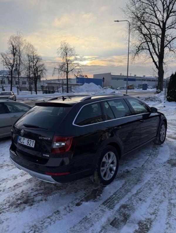 Black Skoda Octavia Scout 2017 in Moletai, with an engine capacity of 2.00 L and mileage of 320 thousand km for 8000 €, photo 3 on AUTOMOTO.COM.LV