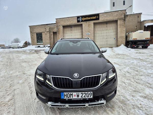 Black Skoda Octavia Scout 2018 in Utena, with an engine capacity of 2.00 L and mileage of 292 thousand km for 10990 €, photo 5 on AUTOMOTO.COM.LV