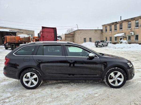 Black Skoda Octavia Scout 2018 in Utena, with an engine capacity of 2.00 L and mileage of 292 thousand km for 10990 €, photo 7 on AUTOMOTO.COM.LV