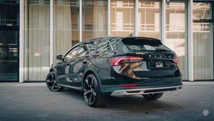 Black Skoda Octavia Scout 2021 in Vilnius, with an engine capacity of 2.00 L and mileage of 255 thousand km for 19900 €, photo 10 on AUTOMOTO.COM.LV