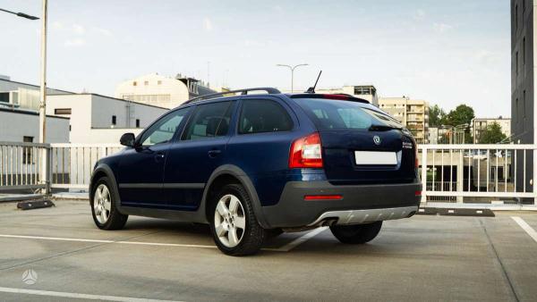 Zils Skoda Octavia Scout 2011 Viļņa, ar dzinēja tilpumu 2.00 L un nobraukumu 290 tūkst. km par 4900 €, foto 3 vietnē AUTOMOTO.COM.LV