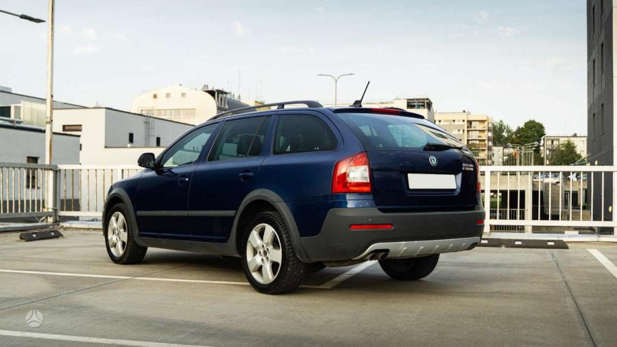 Blue Skoda Octavia Scout 2011 in Vilnius, with an engine capacity of 2.00 L and mileage of 290 thousand km for 4900 €, photo 3 on AUTOMOTO.COM.LV
