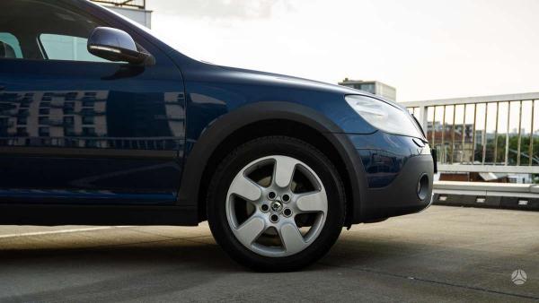 Zils Skoda Octavia Scout 2011 Viļņa, ar dzinēja tilpumu 2.00 L un nobraukumu 290 tūkst. km par 4900 €, foto 8 vietnē AUTOMOTO.COM.LV