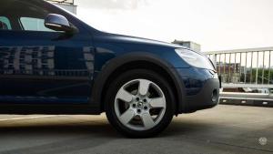 Blue Skoda Octavia Scout 2011 in Vilnius, with an engine capacity of 2.00 L and mileage of 290 thousand km for 4900 €, photo 8 on AUTOMOTO.COM.LV