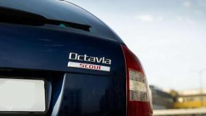 Blue Skoda Octavia Scout 2011 in Vilnius, with an engine capacity of 2.00 L and mileage of 290 thousand km for 4900 €, photo 9 on AUTOMOTO.COM.LV
