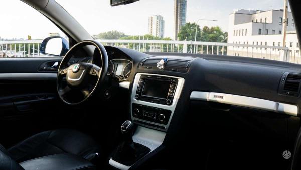 Zils Skoda Octavia Scout 2011 Viļņa, ar dzinēja tilpumu 2.00 L un nobraukumu 290 tūkst. km par 4900 €, foto 10 vietnē AUTOMOTO.COM.LV