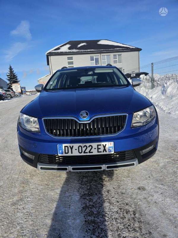 Blue Skoda Octavia Scout 2015 in Taurage, with an engine capacity of 2.00 L and mileage of 300 thousand km for 8400 €, photo 8 on AUTOMOTO.COM.LV