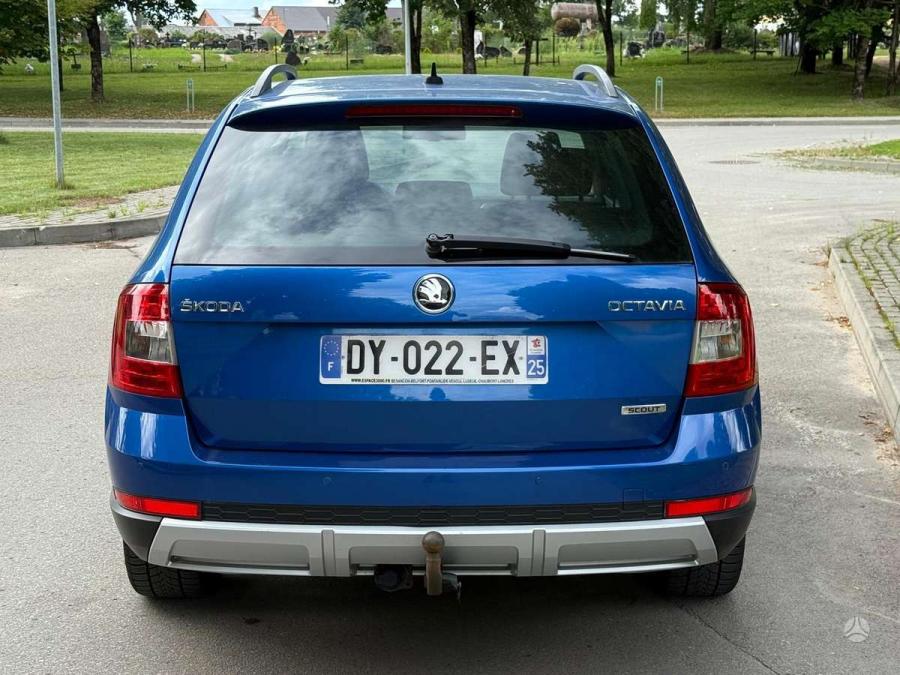 Blue Skoda Octavia Scout 2015 in Taurage, with an engine capacity of 2.00 L and mileage of 300 thousand km for 6900 €, photo 5 on AUTOMOTO.COM.LV