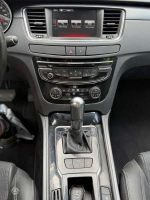 Blue Skoda Octavia Scout 2015 in Taurage, with an engine capacity of 2.00 L and mileage of 300 thousand km for 6900 €, photo 18 on AUTOMOTO.COM.LV