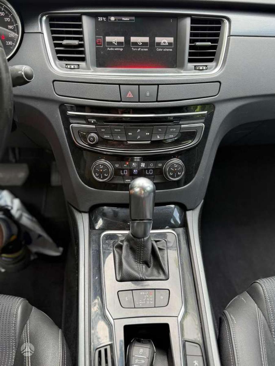 Blue Skoda Octavia Scout 2015 in Taurage, with an engine capacity of 2.00 L and mileage of 300 thousand km for 6900 €, photo 18 on AUTOMOTO.COM.LV