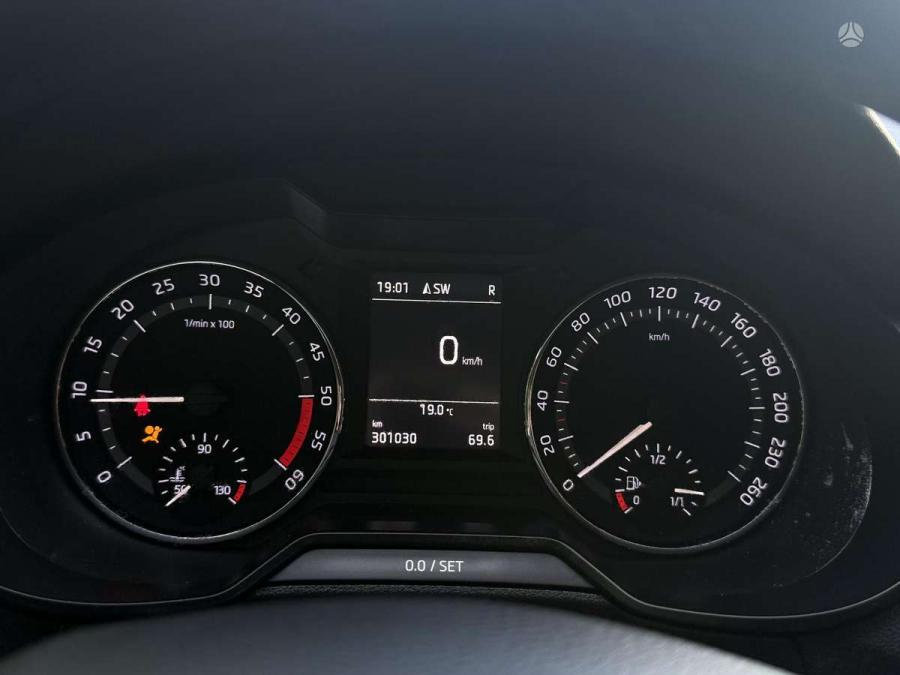 Zils Skoda Octavia Scout 2016 Kauņa, ar dzinēja tilpumu 2.00 L un nobraukumu 280 tūkst. km par 8950 €, foto 24 vietnē AUTOMOTO.COM.LV