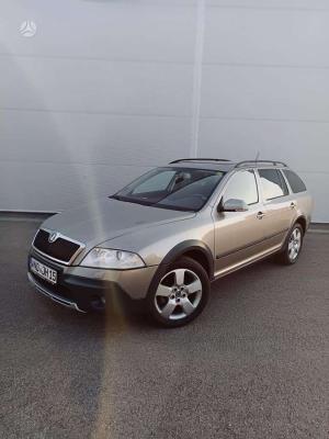 Brown Skoda Octavia Scout 2008 in Utena, with an engine capacity of 1.97 L and mileage of 303 thousand km for 3950 €, photo 3 on AUTOMOTO.COM.LV