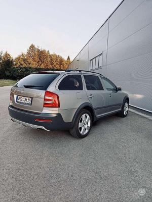 Brown Skoda Octavia Scout 2008 in Utena, with an engine capacity of 1.97 L and mileage of 303 thousand km for 3950 €, photo 5 on AUTOMOTO.COM.LV