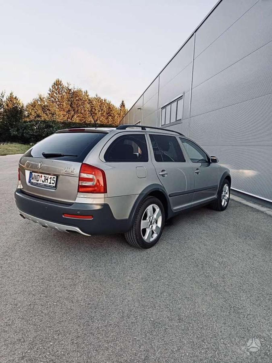 Brown Skoda Octavia Scout 2008 in Utena, with an engine capacity of 1.97 L and mileage of 303 thousand km for 3950 €, photo 5 on AUTOMOTO.COM.LV