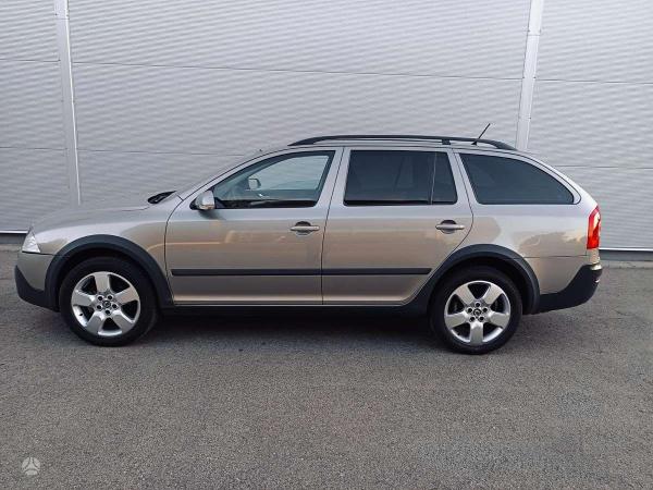 Brown Skoda Octavia Scout 2008 in Utena, with an engine capacity of 1.97 L and mileage of 303 thousand km for 3950 €, photo 6 on AUTOMOTO.COM.LV