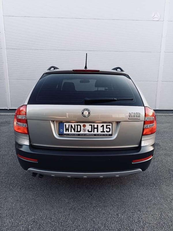 Brown Skoda Octavia Scout 2008 in Utena, with an engine capacity of 1.97 L and mileage of 303 thousand km for 3950 €, photo 8 on AUTOMOTO.COM.LV
