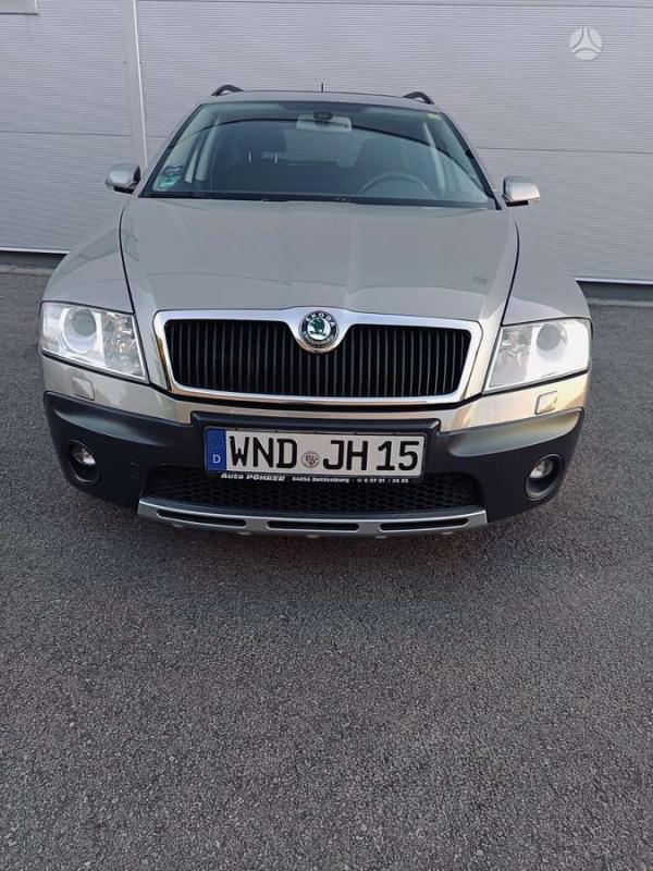 Brown Skoda Octavia Scout 2008 in Utena, with an engine capacity of 1.97 L and mileage of 303 thousand km for 3950 €, photo 9 on AUTOMOTO.COM.LV