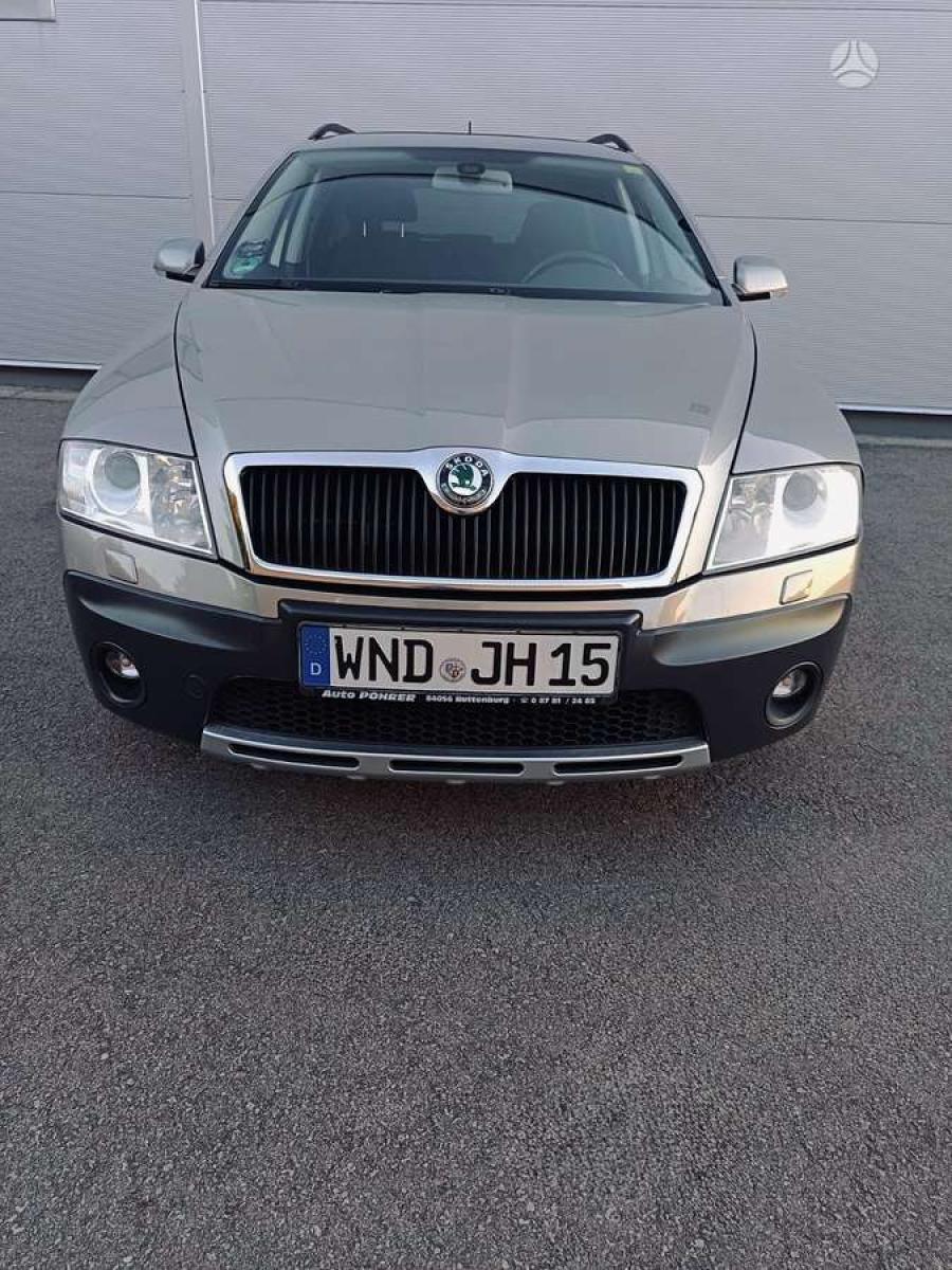 Brown Skoda Octavia Scout 2008 in Utena, with an engine capacity of 1.97 L and mileage of 303 thousand km for 3950 €, photo 9 on AUTOMOTO.COM.LV