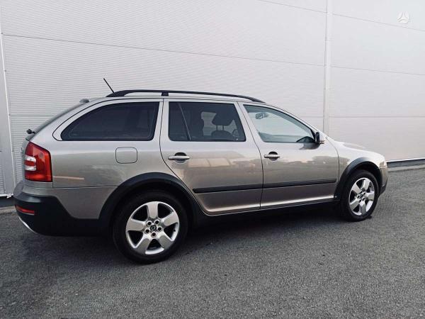 Brown Skoda Octavia Scout 2008 in Utena, with an engine capacity of 1.97 L and mileage of 303 thousand km for 3950 €, photo 10 on AUTOMOTO.COM.LV