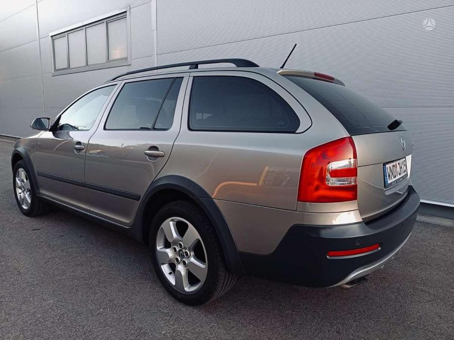 Brown Skoda Octavia Scout 2008 in Utena, with an engine capacity of 1.97 L and mileage of 303 thousand km for 3950 €, photo 11 on AUTOMOTO.COM.LV