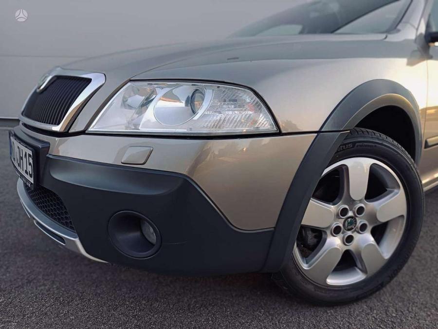 Brown Skoda Octavia Scout 2008 in Utena, with an engine capacity of 1.97 L and mileage of 303 thousand km for 3950 €, photo 20 on AUTOMOTO.COM.LV