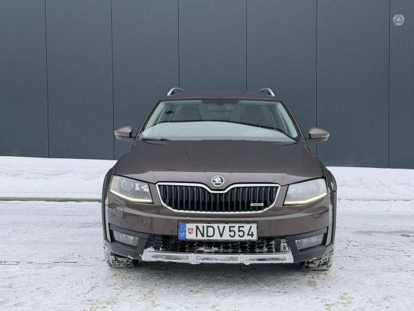 Brown Skoda Octavia Scout 2015 in Panevezys, with an engine capacity of 2.00 L and mileage of 292 thousand km for 5899 €, photo 2 on AUTOMOTO.COM.LV