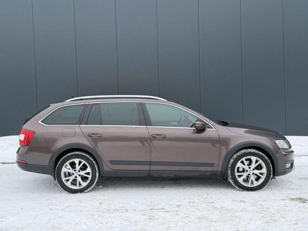 Brown Skoda Octavia Scout 2015 in Panevezys, with an engine capacity of 2.00 L and mileage of 292 thousand km for 5899 €, photo 4 on AUTOMOTO.COM.LV