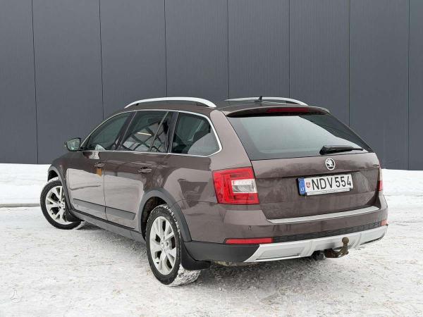 Brown Skoda Octavia Scout 2015 in Panevezys, with an engine capacity of 2.00 L and mileage of 292 thousand km for 5899 €, photo 7 on AUTOMOTO.COM.LV