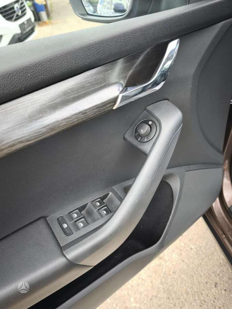 Brūns Skoda Octavia Scout 2015 Viļņa, ar dzinēja tilpumu 2.00 L un nobraukumu 256 tūkst. km par 9650 €, foto 16 vietnē AUTOMOTO.COM.LV