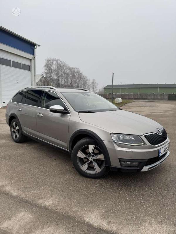 Brown Skoda Octavia Scout 2016 in Kaunas, with an engine capacity of 2.00 L and mileage of 270 thousand km for 8800 €, photo 1 on AUTOMOTO.COM.LV