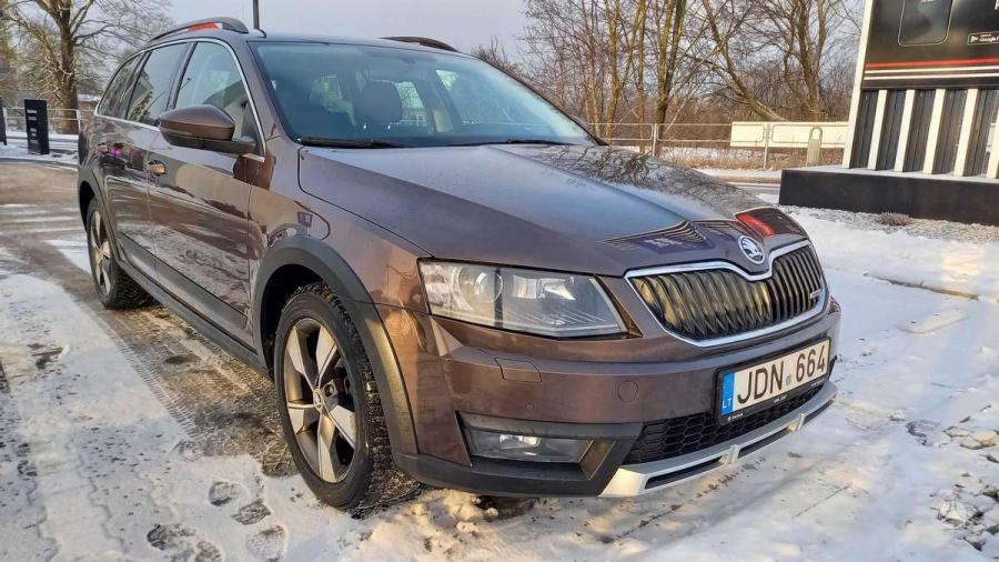 Brown Skoda Octavia Scout 2016 in Vilnius, with an engine capacity of 1.98 L and mileage of 250 thousand km for 9000 €, photo 3 on AUTOMOTO.COM.LV