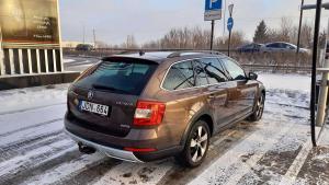 Brown Skoda Octavia Scout 2016 in Vilnius, with an engine capacity of 1.98 L and mileage of 250 thousand km for 9000 €, photo 4 on AUTOMOTO.COM.LV